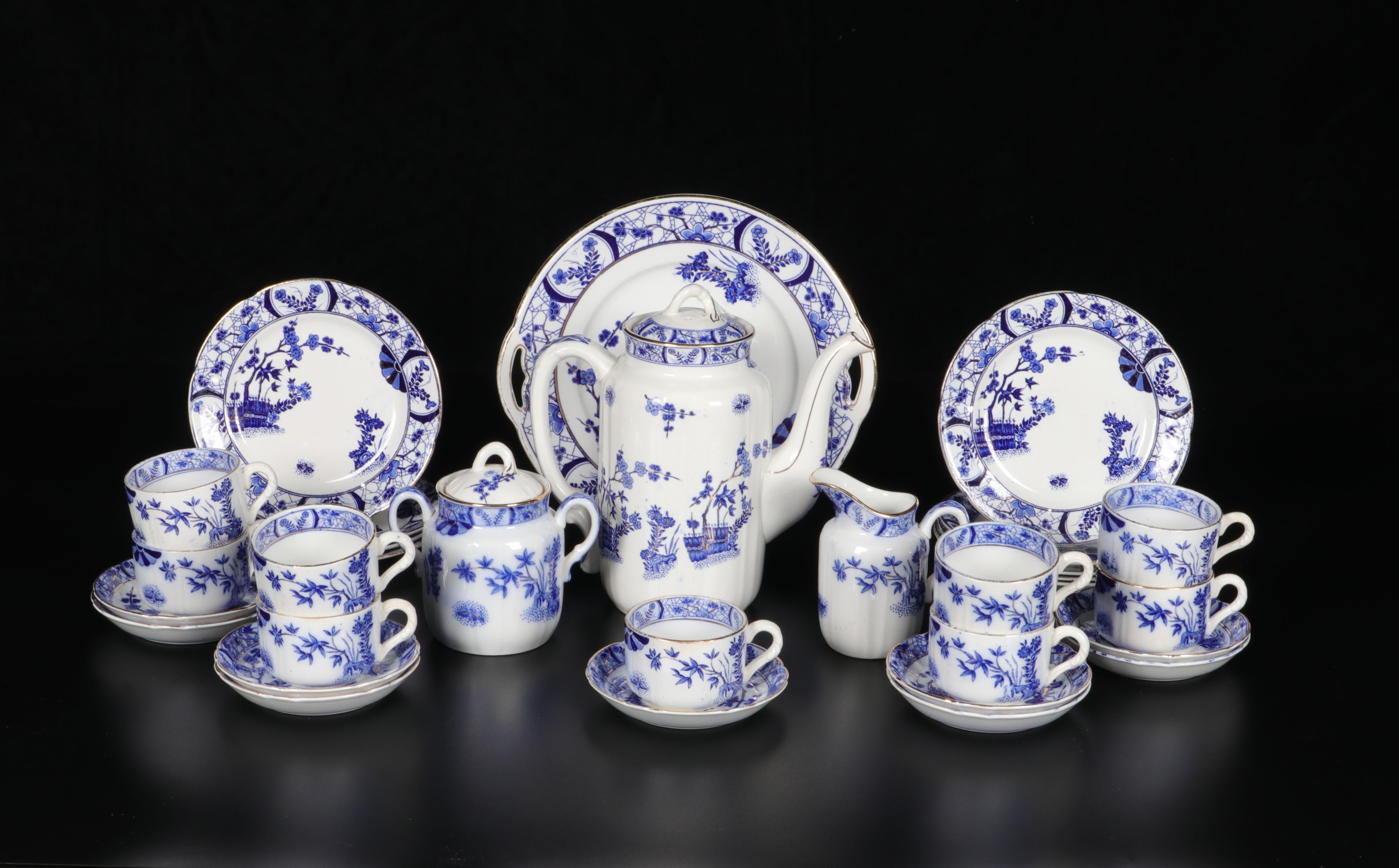 Lot 82 - 30-delig aardewerk servies, decor 'Nankin',